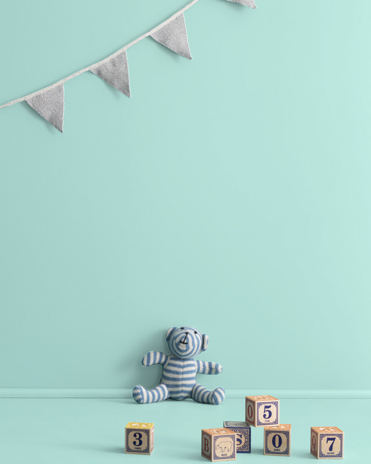 Maritime Blue (667) – Benjamin Moore Hong Kong